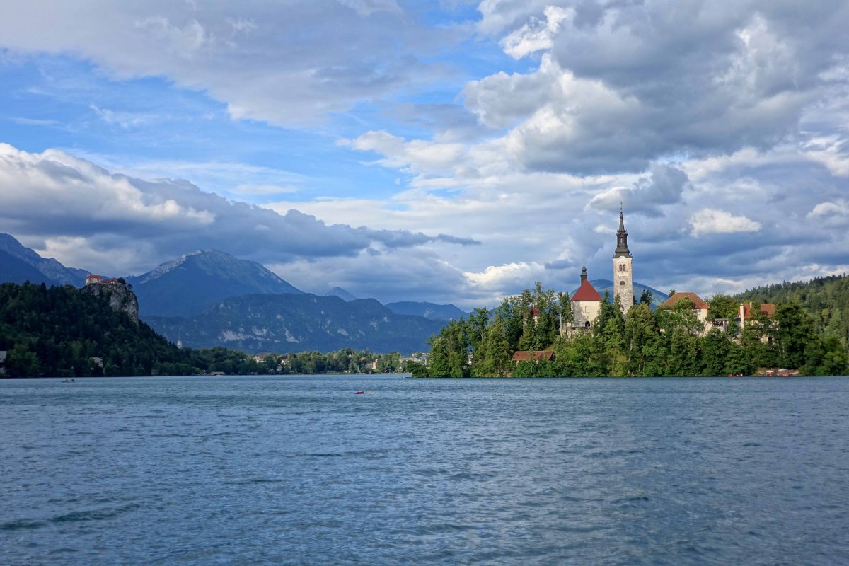 Fairy-tale Bled – WHERE IS NOODLE